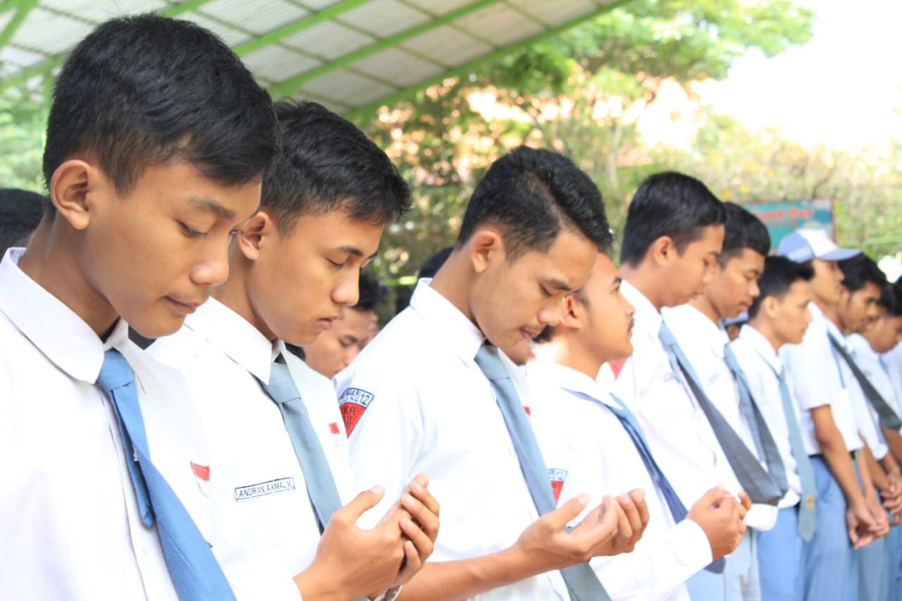 KELUARGA BESAR SMKN 12 MALANG MEMPERINGATI HARI SANTRI NASIONAL - SMK ...