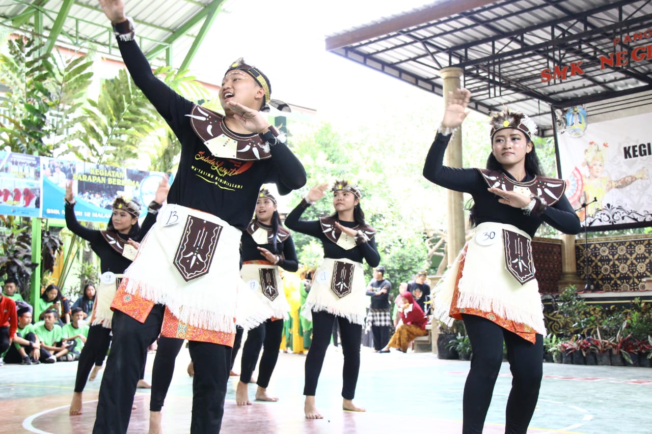 Pentas Kreasi Seni dan Budaya Sesi II SMKN 12 Malang : Dalam Rangka ...
