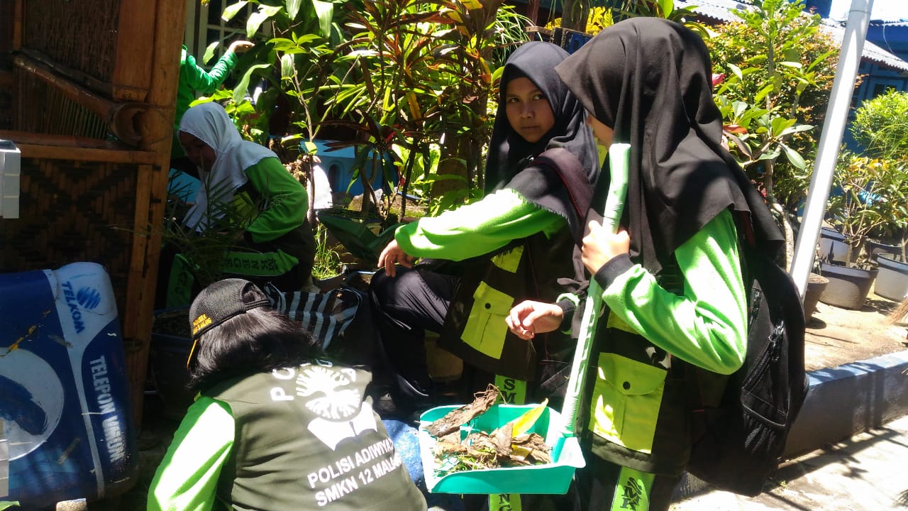 SMKN 12 Malang Mengikuti Aksi Peduli Lingkungan Dalam Rangka First ...