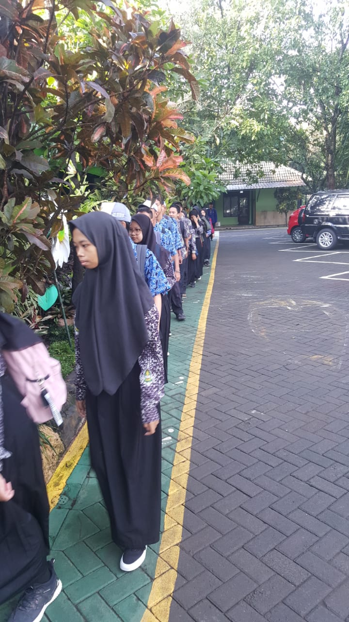Budaya Industri Pada SMKN 12 Malang : SmechaPOST