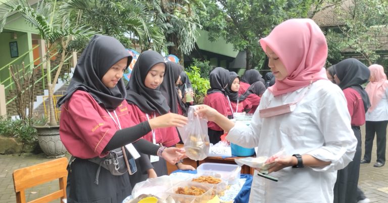 SMK Negeri 12 Malang - Disiplin - Santun - Literat