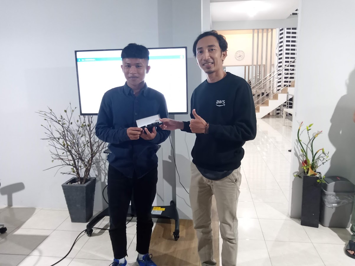 Ciptakan Kompetensi Unggul dan Berdaya Saing, TJKT SMK Negeri 12 Malang ...