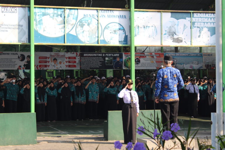 SMK Negeri 12 Malang - Disiplin - Santun - Literat
