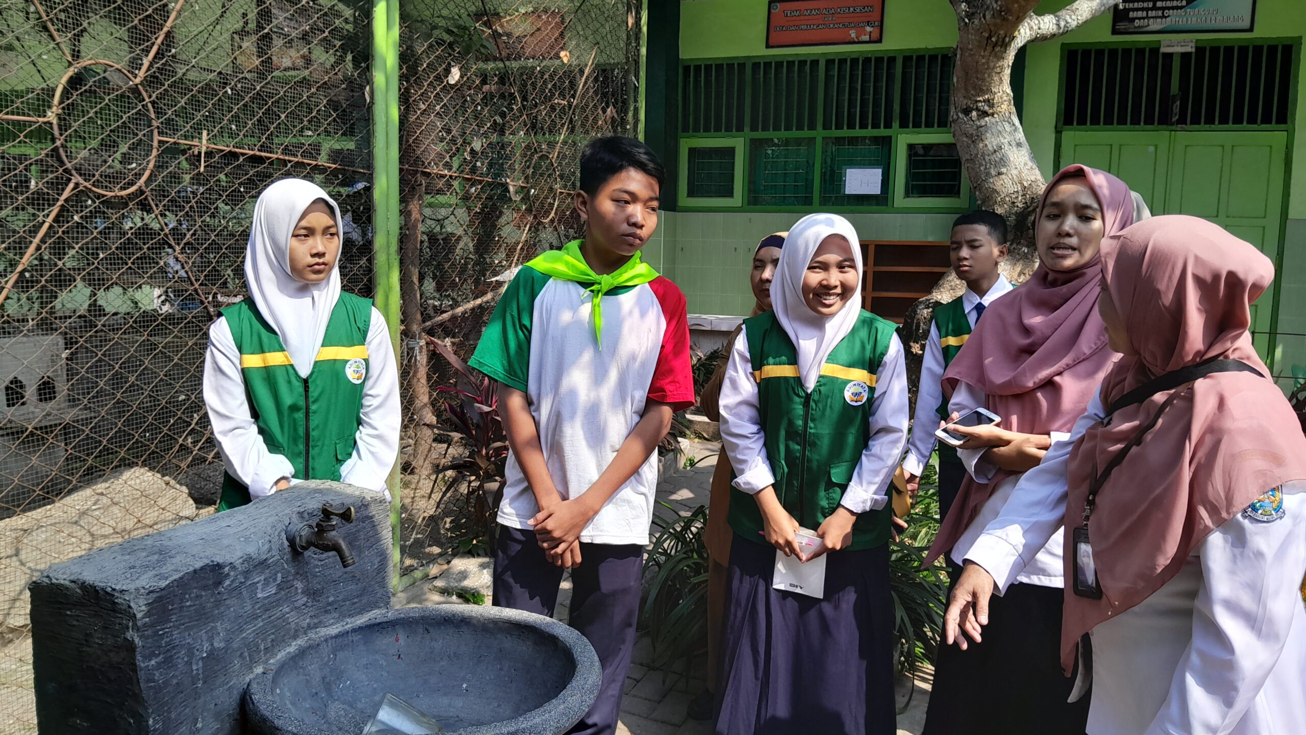 SMK Negeri 12 Malang Sambut Kunjungan Tim Adiwayata SMP Negeri 14 ...