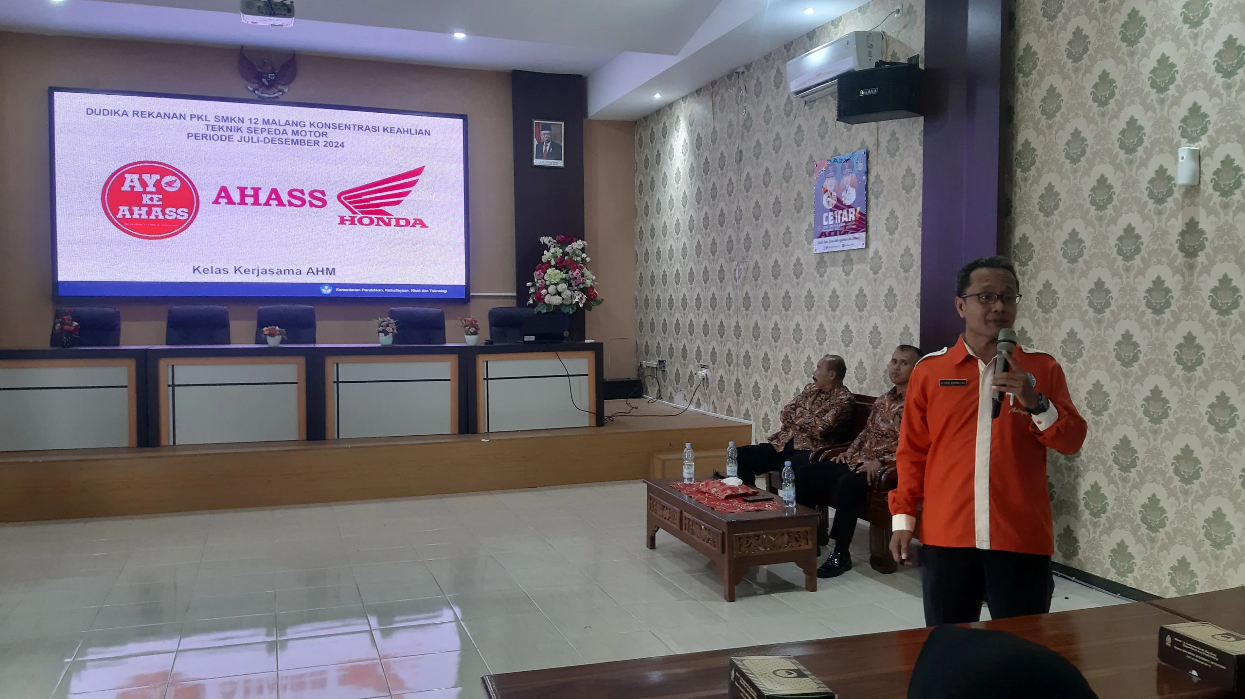 Sosialisasi BPJS ketenaga kerjaan untuk peserta didik SMK Negeri 12 ...