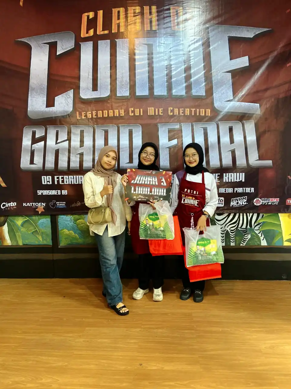 Siswi SMKN 12 Malang Raih Kejuaran Hot CuiMie : SmechaPOST